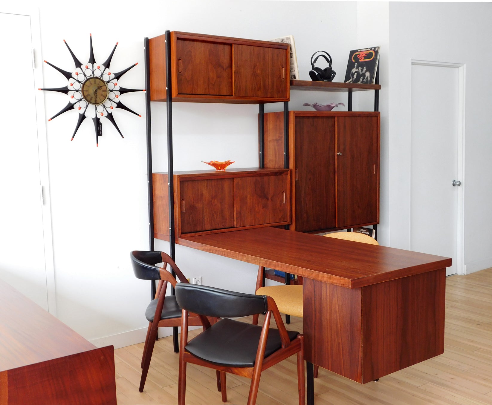 Free standing display wall unit – Slickjunkiez