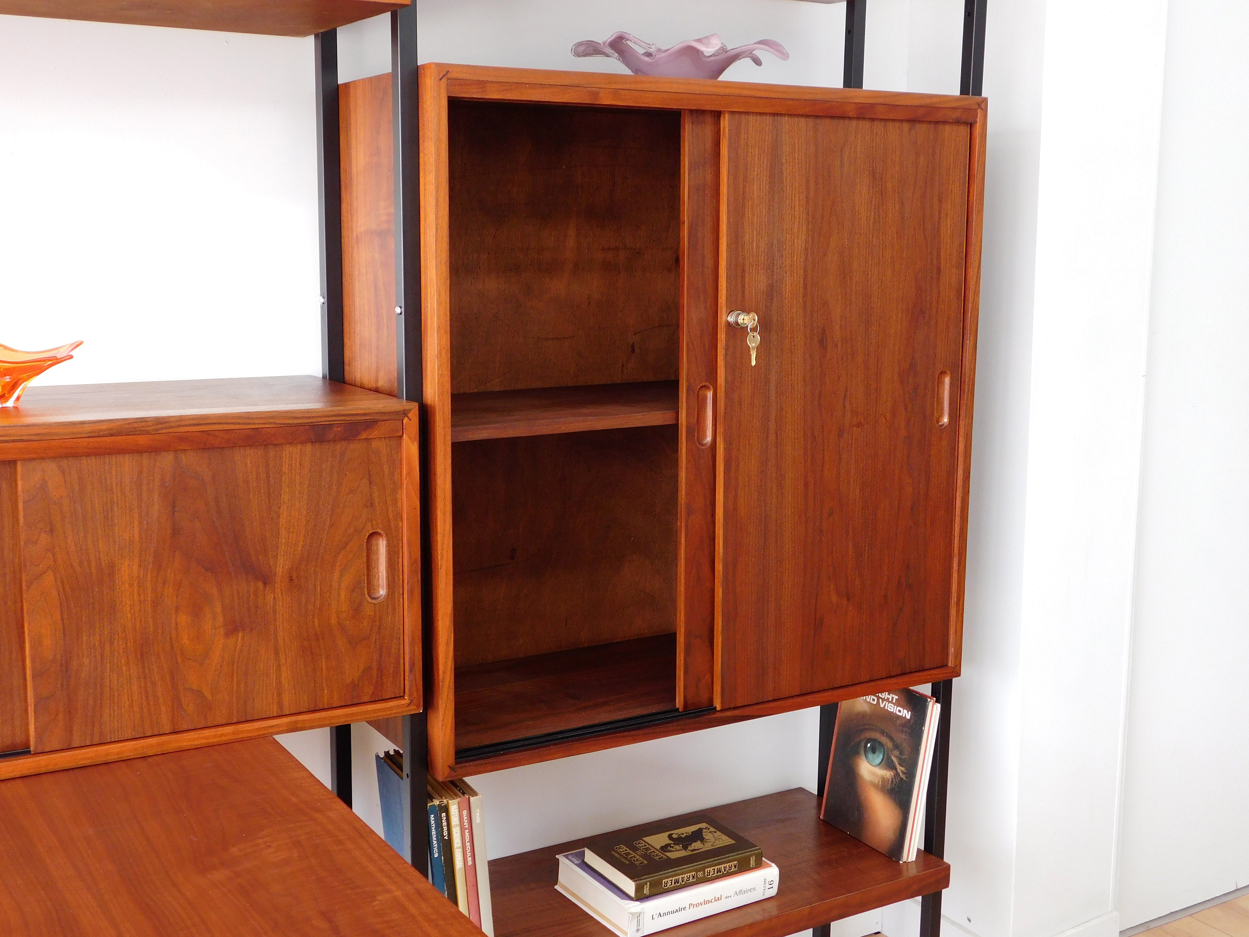 Free standing display wall unit – Slickjunkiez