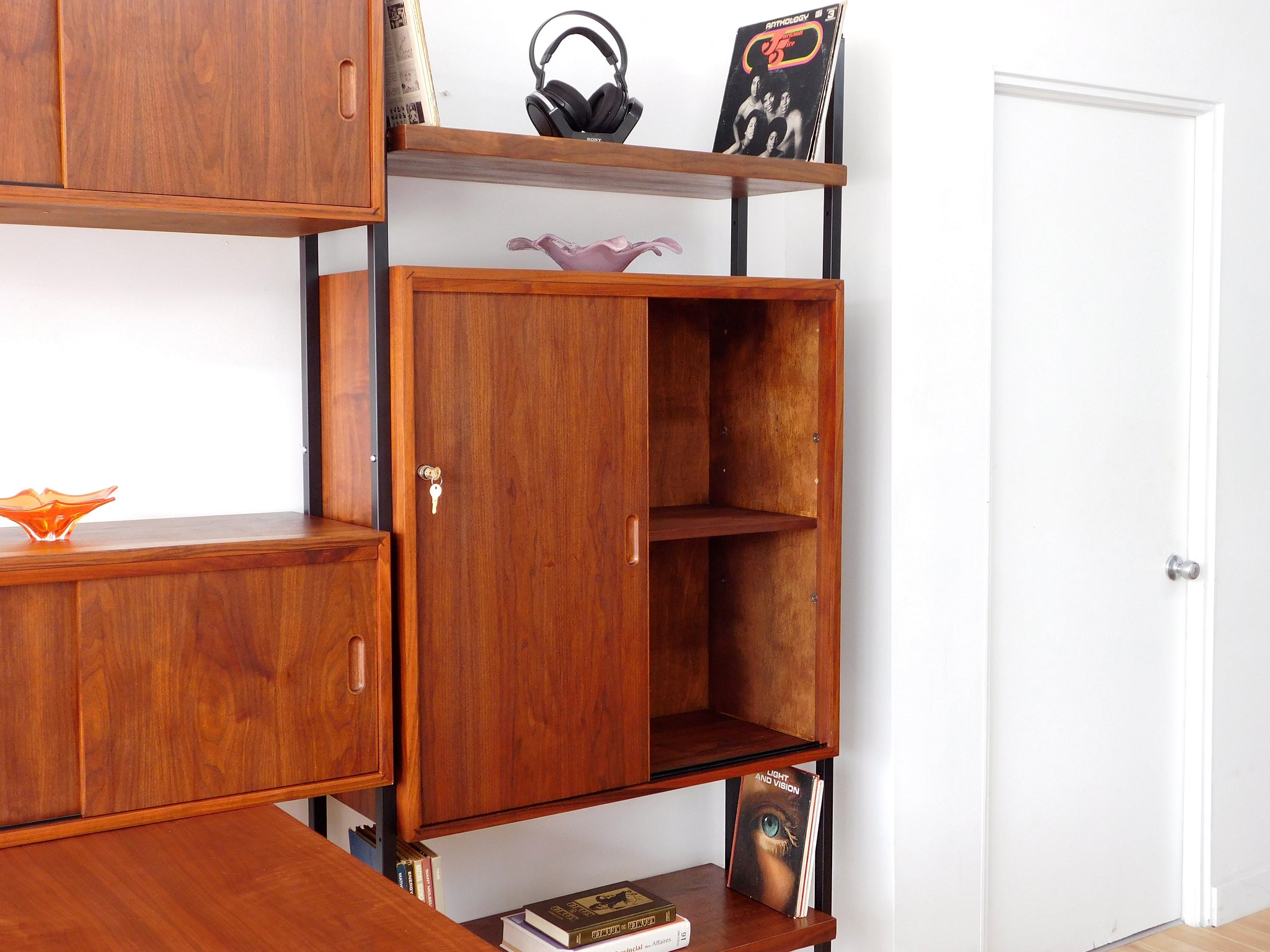 Free standing display wall unit – Slickjunkiez