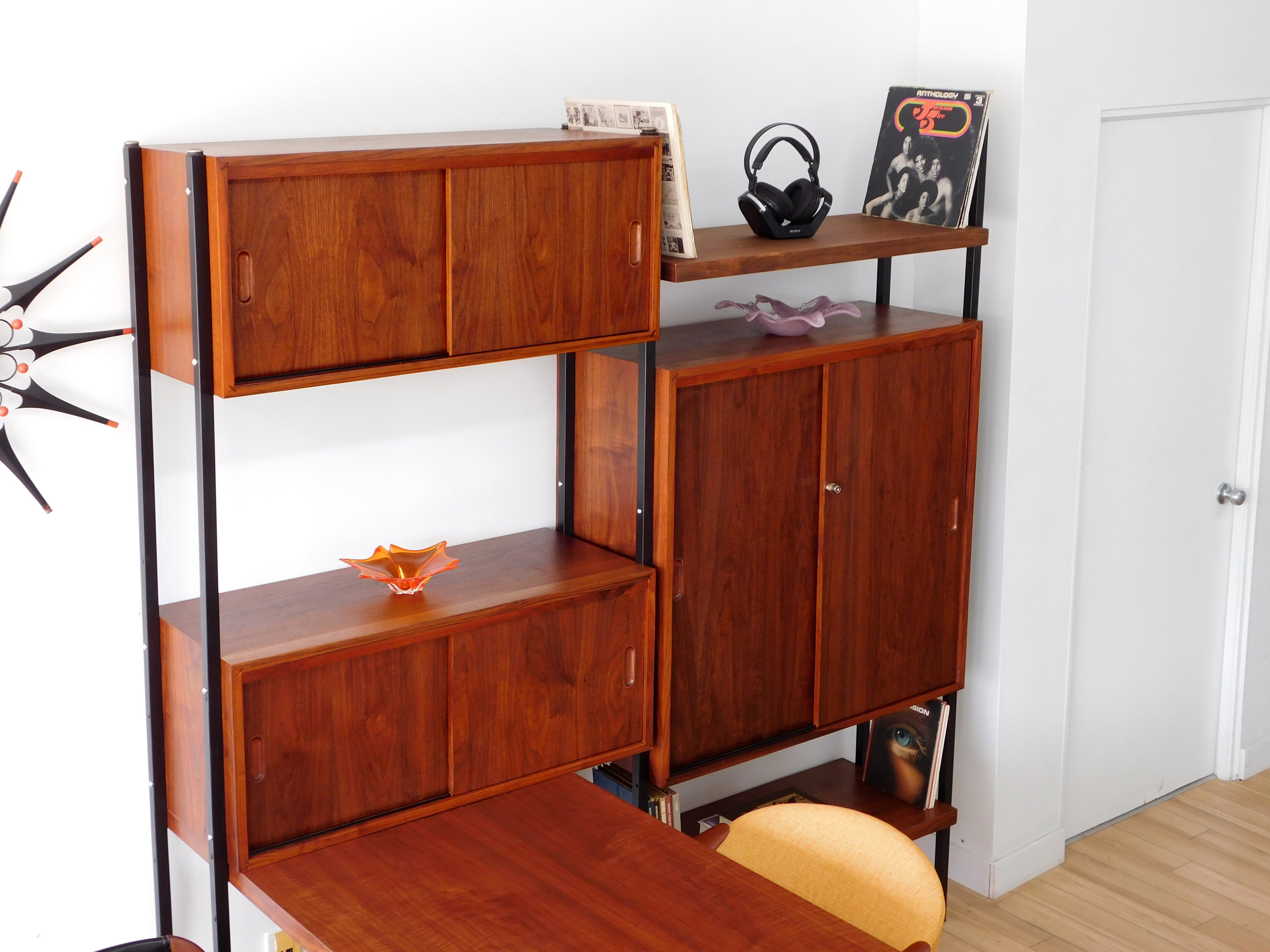 Free standing display wall unit – Slickjunkiez