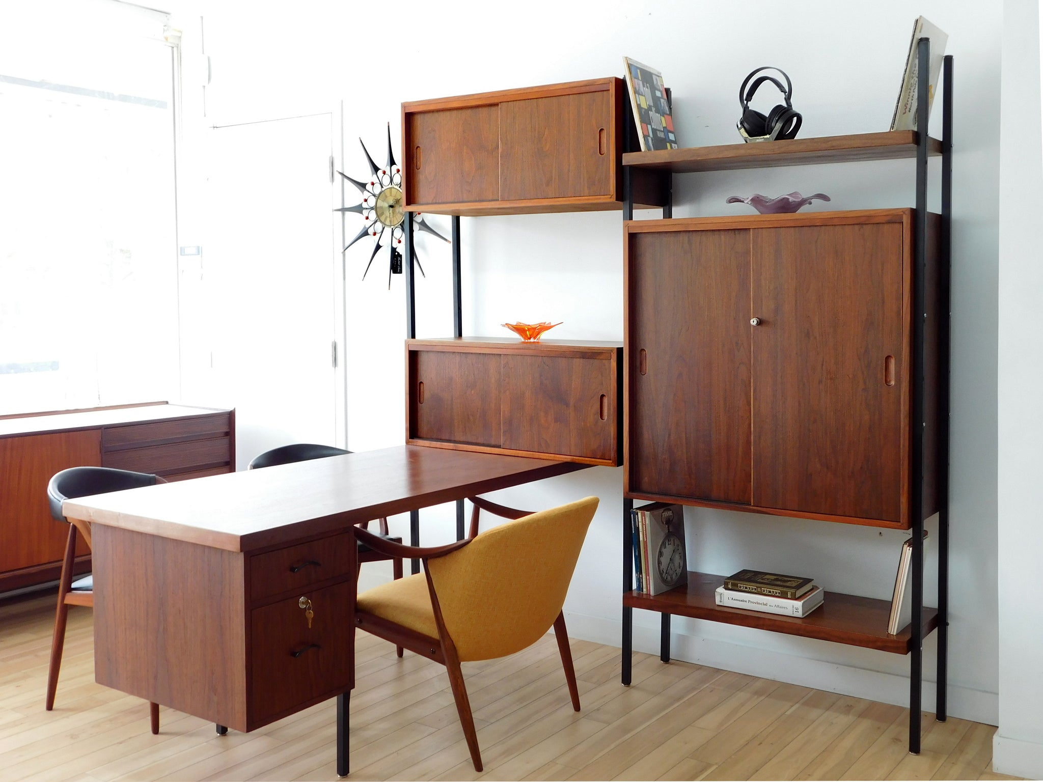 Free standing display wall unit – Slickjunkiez