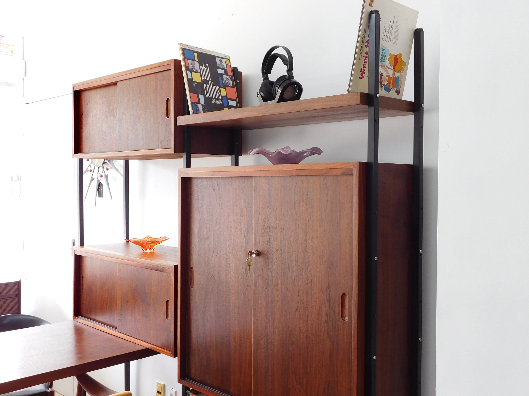 Free standing display wall unit – Slickjunkiez