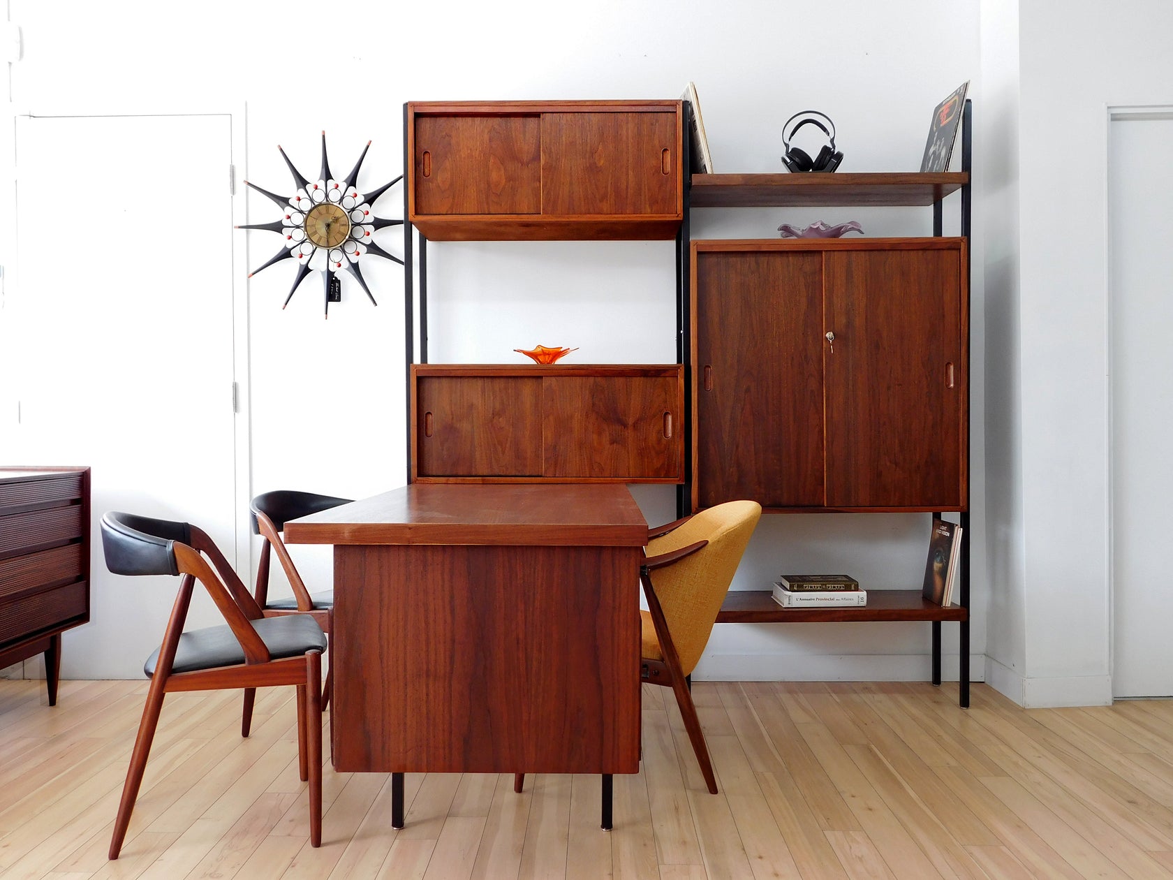 Free standing display wall unit – Slickjunkiez